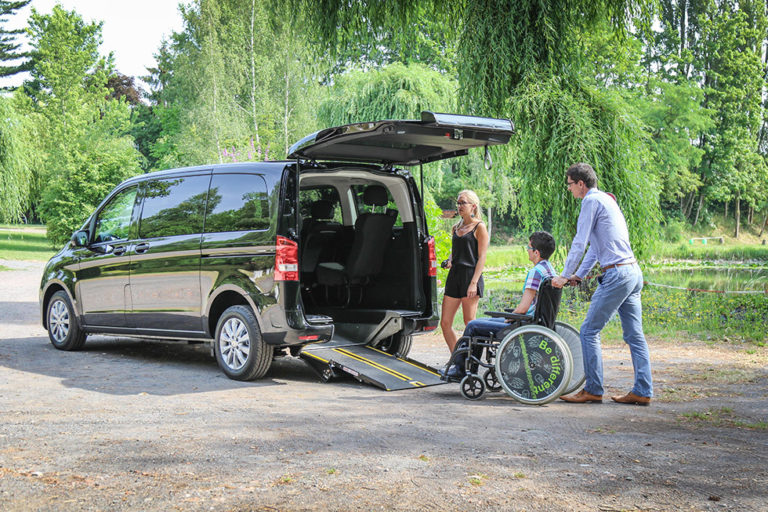 Le Mercedes Vito PremiumAccess propose un aménagement handicap haut de ...